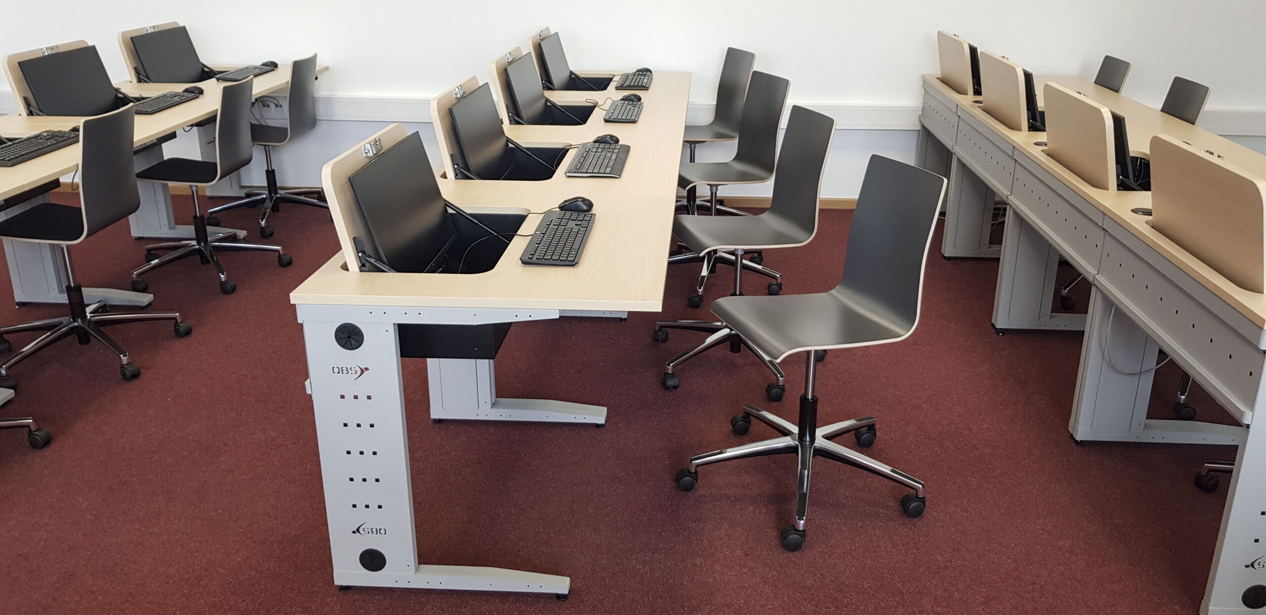 PlugIn - Versenkbarer Bildschirm bis zu 24" | Salfer… | Salfer GmbH